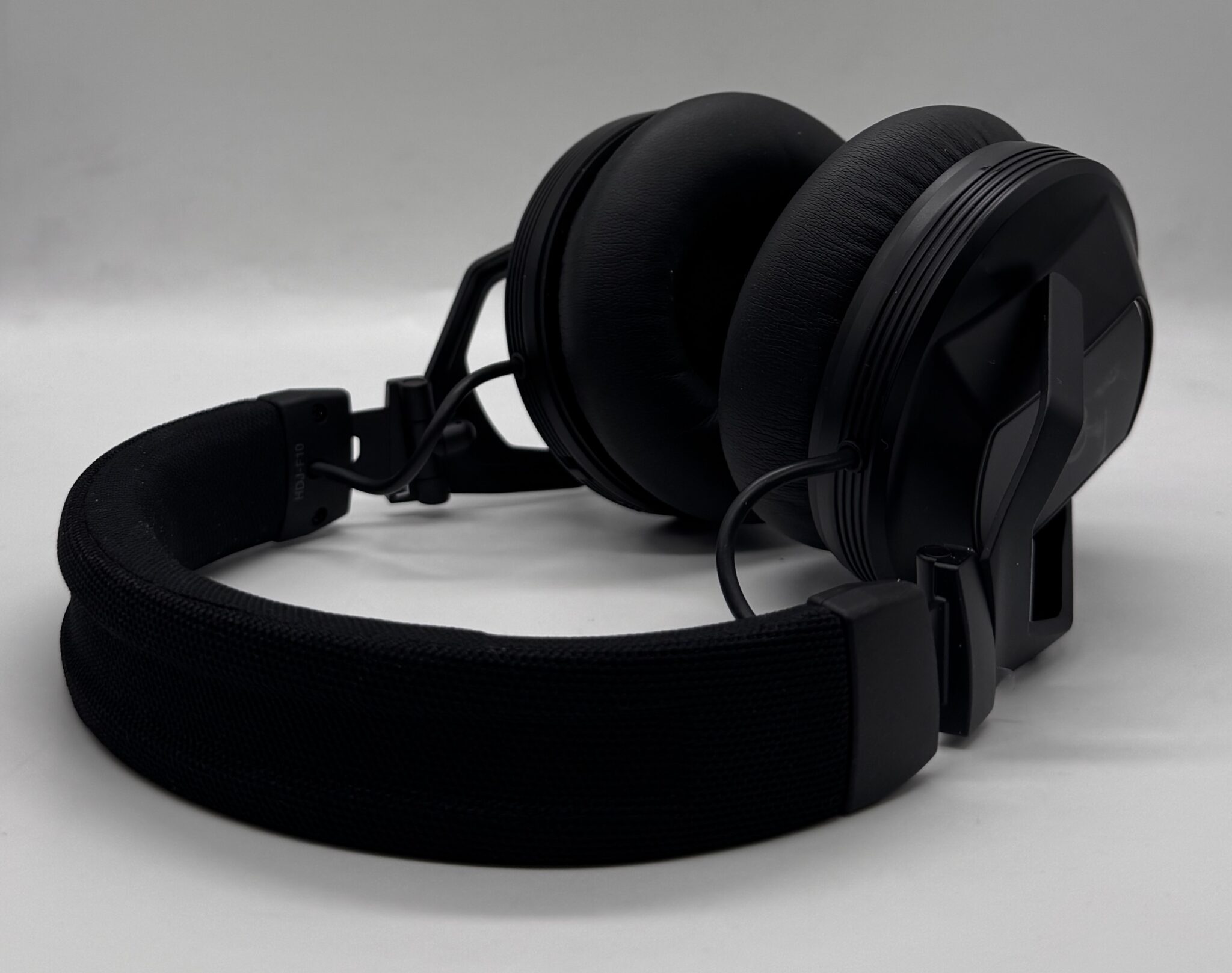 AlphaTheta HDJ-F10 Review - Wireless Headphones for DJs and Audiophiles ...