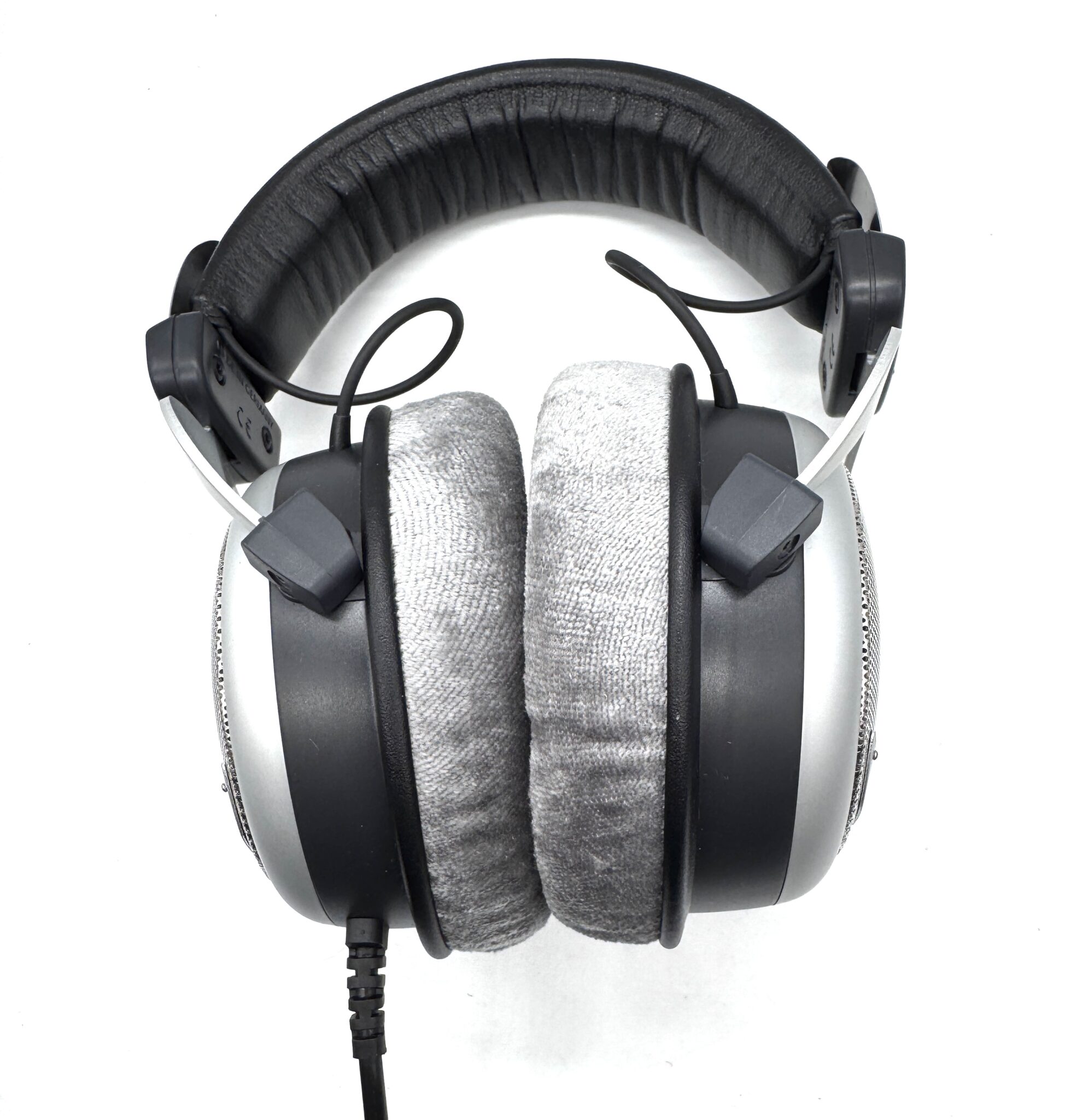 Audio-Technica ATH-R50x vs Beyerdynamic DT880 Pro Comparison Review ...