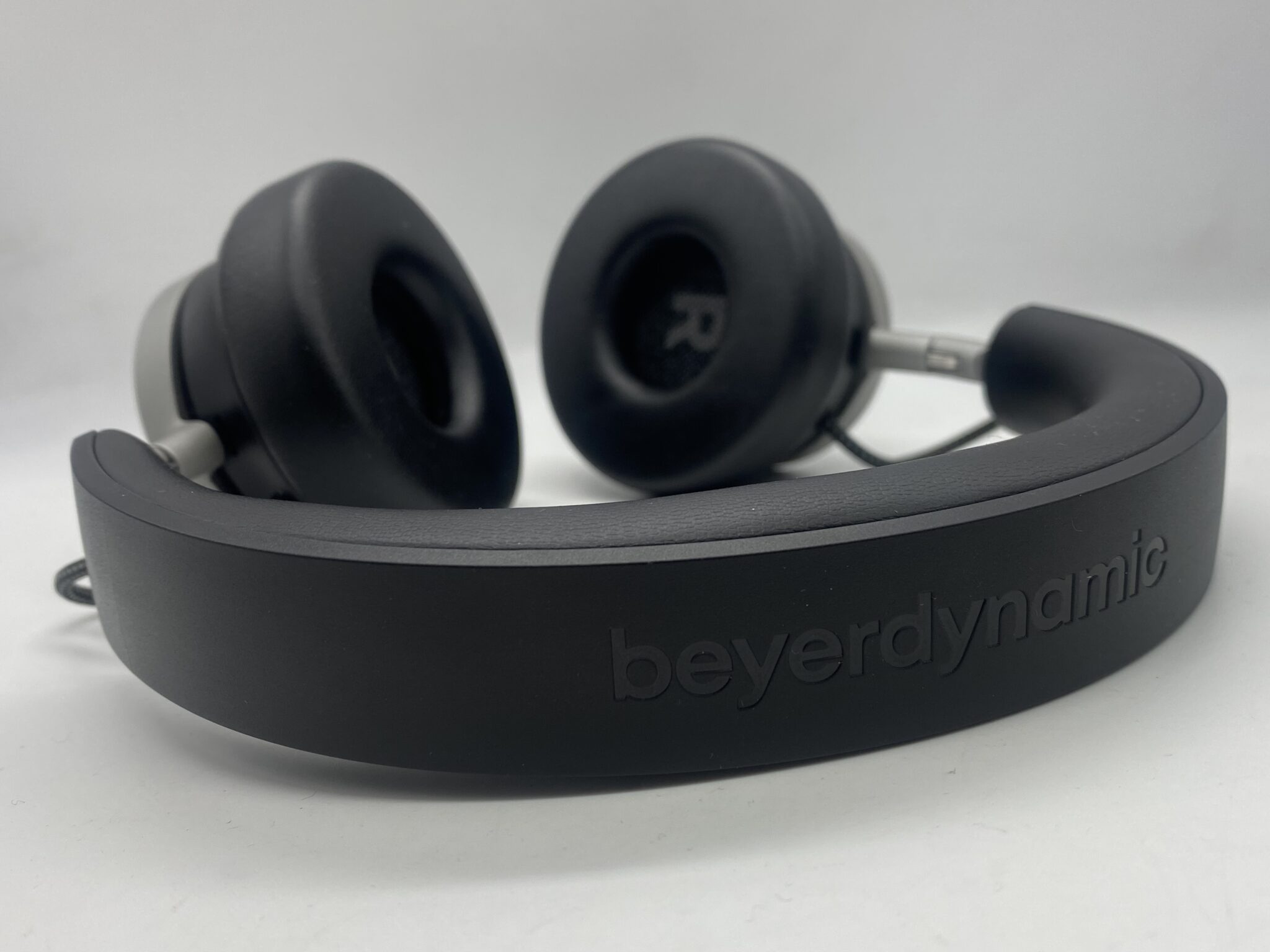 Beyerdynamic Aventho 100 Wireless Review: Vintage Design Meets Modern ...