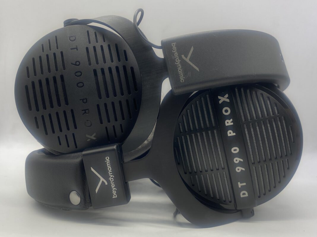 Beyerdynamic DT 900 Pro X or DT 990 Pro X? Breaking Down the Best for ...