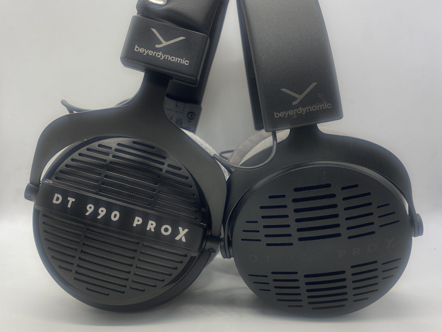 Beyerdynamic DT 900 Pro X or DT 990 Pro X? Breaking Down the Best for ...