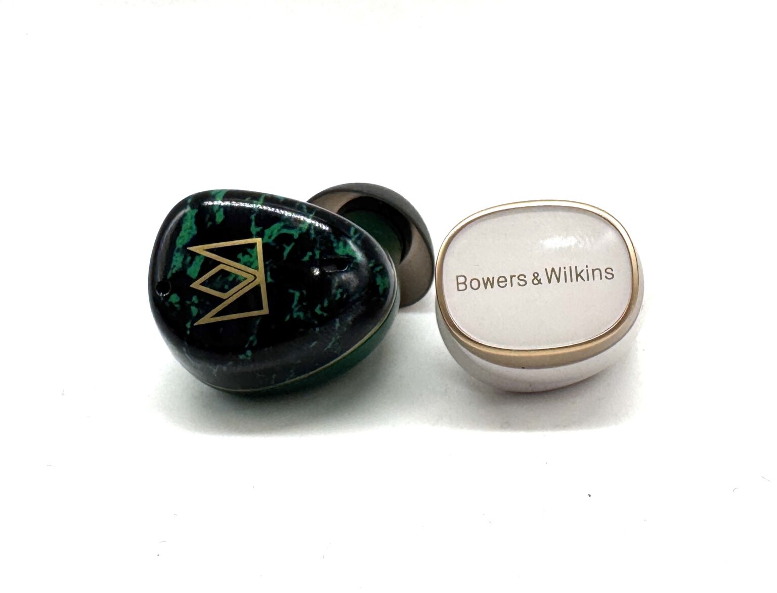 Bowers & Wilkins Pi8 vs. Noble Audio FoKus Rex5 Comparison Review ...