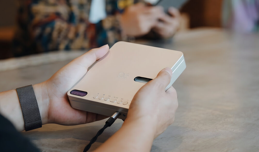 Shanling EC Play Brings Portable CD Listening Into the Hi-Res Wireless ...