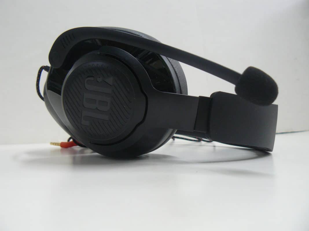 JBL Quantum 200 Gaming Headset Review - Major HiFi