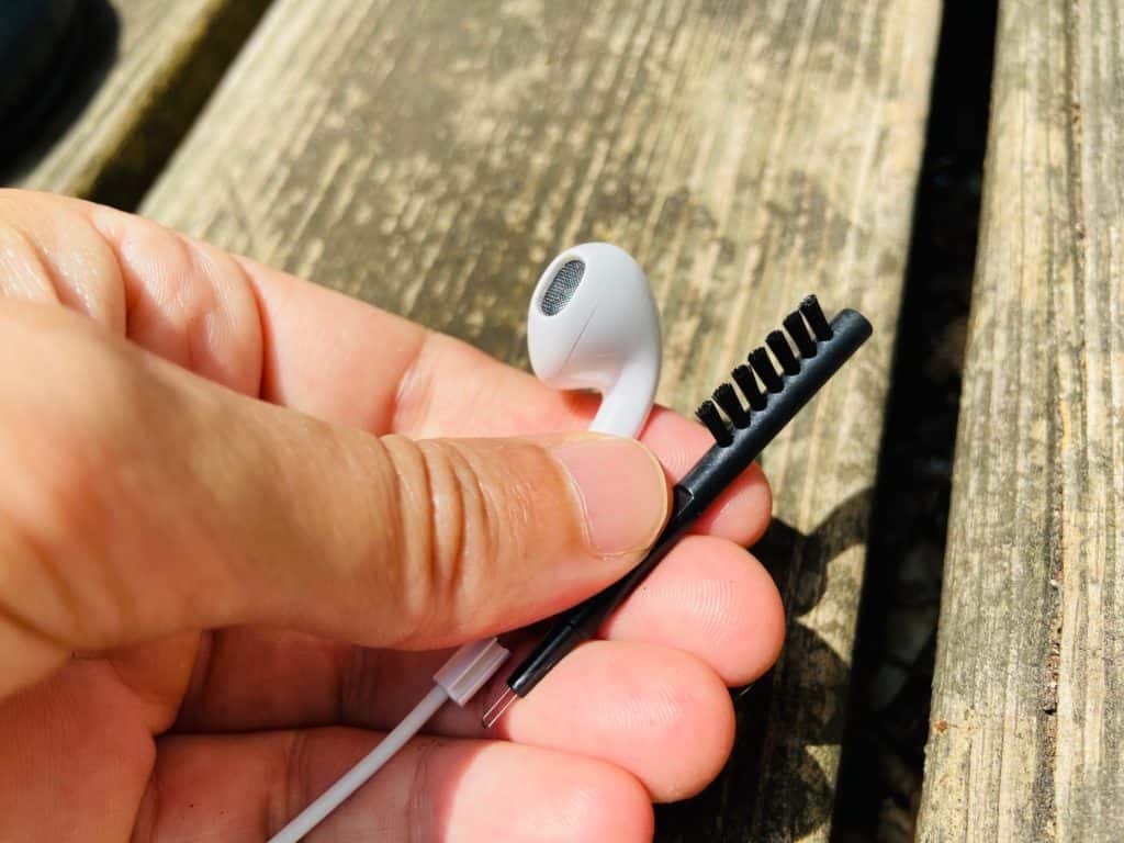 How to Clean Your Headphones - Major HiFi
